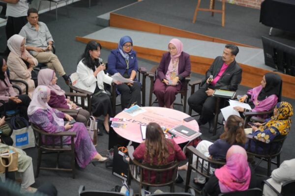Program Pemerkasaan Arkitek Wanita (PAM), Program Dialog, Pengiktirafan ...